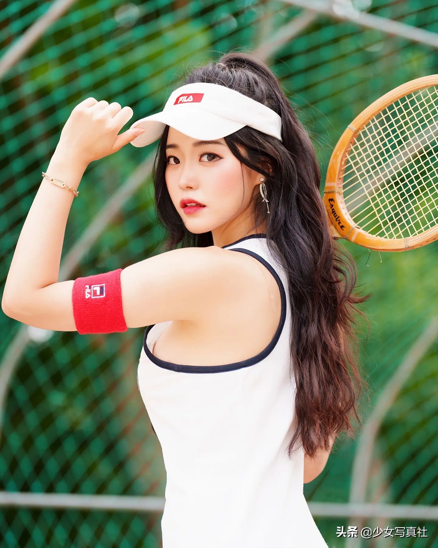 With face and figure, Korean beauty model Hong Ji-eun - iNEWS