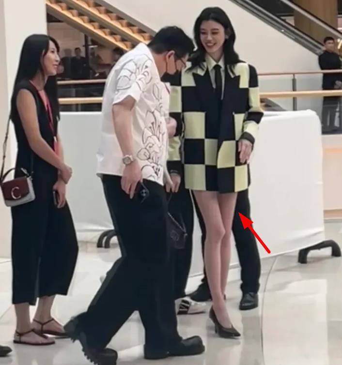 Valentino Dinner: Lady Xi Mengyao Fan, Sun Li Guan Xiaotong are cold ...