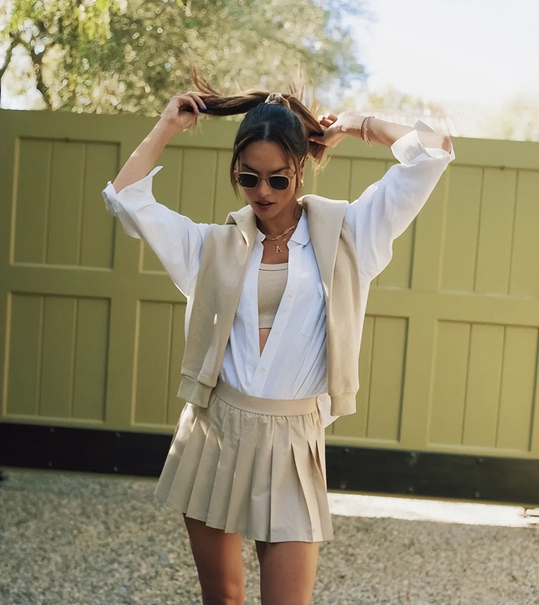 Meet summer, meet cool.It's summer to meet such a beautiful girl - iNEWS