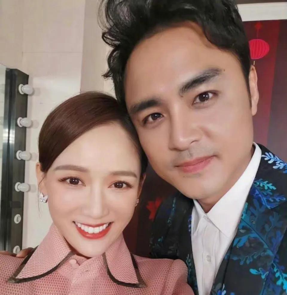 Ming Dao and Chen Qiao En behave intimately at dinner parties. Dreaming ...