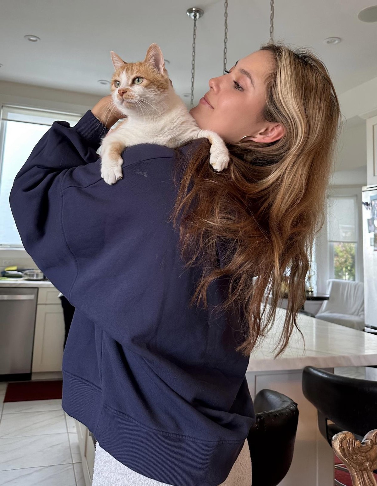 Idol power! When Eileen Gu returned to his alma mater, the junior girls ...