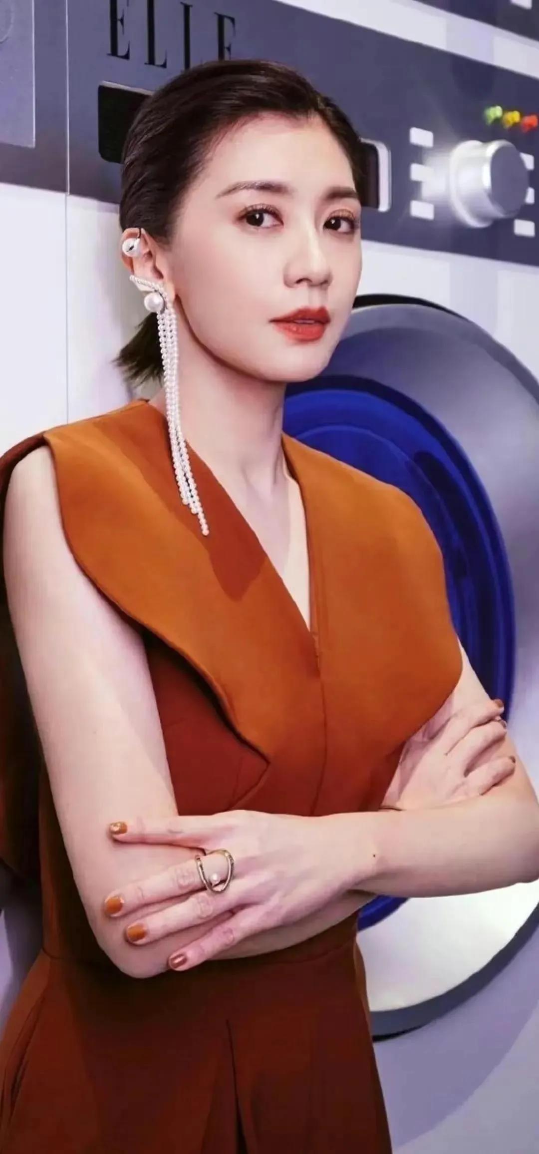 Jia Jingwen's stunning photo - iNEWS