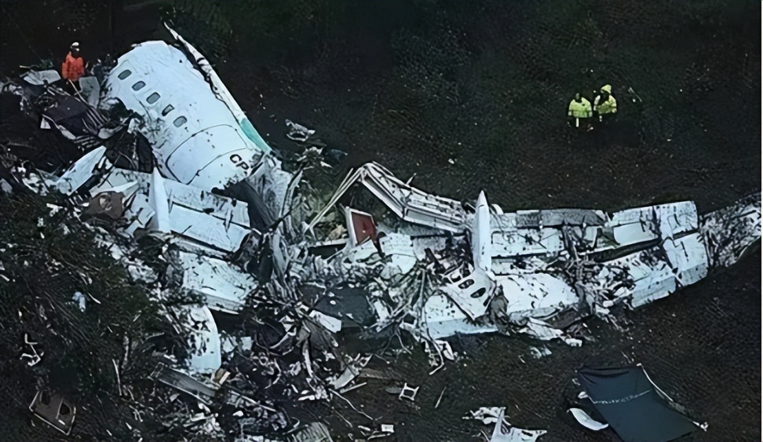 The 22-year-old flight attendant performed a miracle and survived a ...