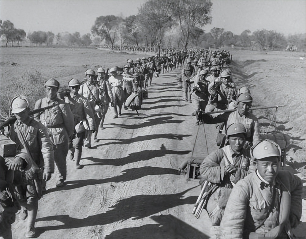 He, the elite of the scouts, led 7 soldiers to capture 1,500 enemy ...