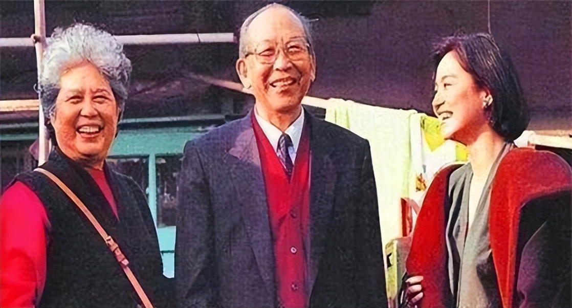 The rural teacher suddenly learned that Brigitte Lin and herself are ...