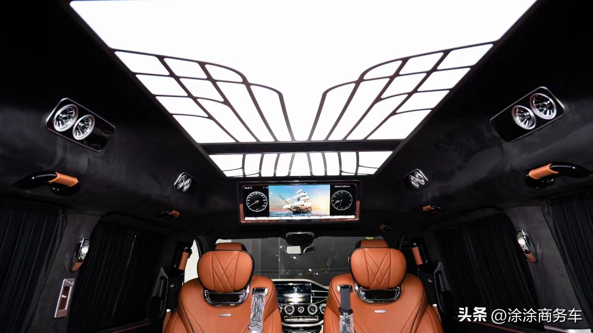 The Mercedes-Benz high-top Vito with two-color appearance and large ...