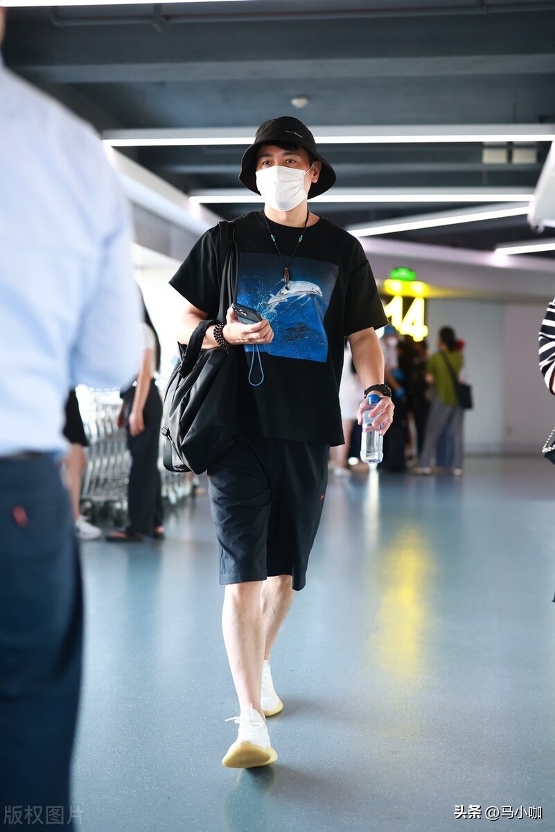 Bao Jianfeng appeared at the airport, he really liked the Emperor Wen ...