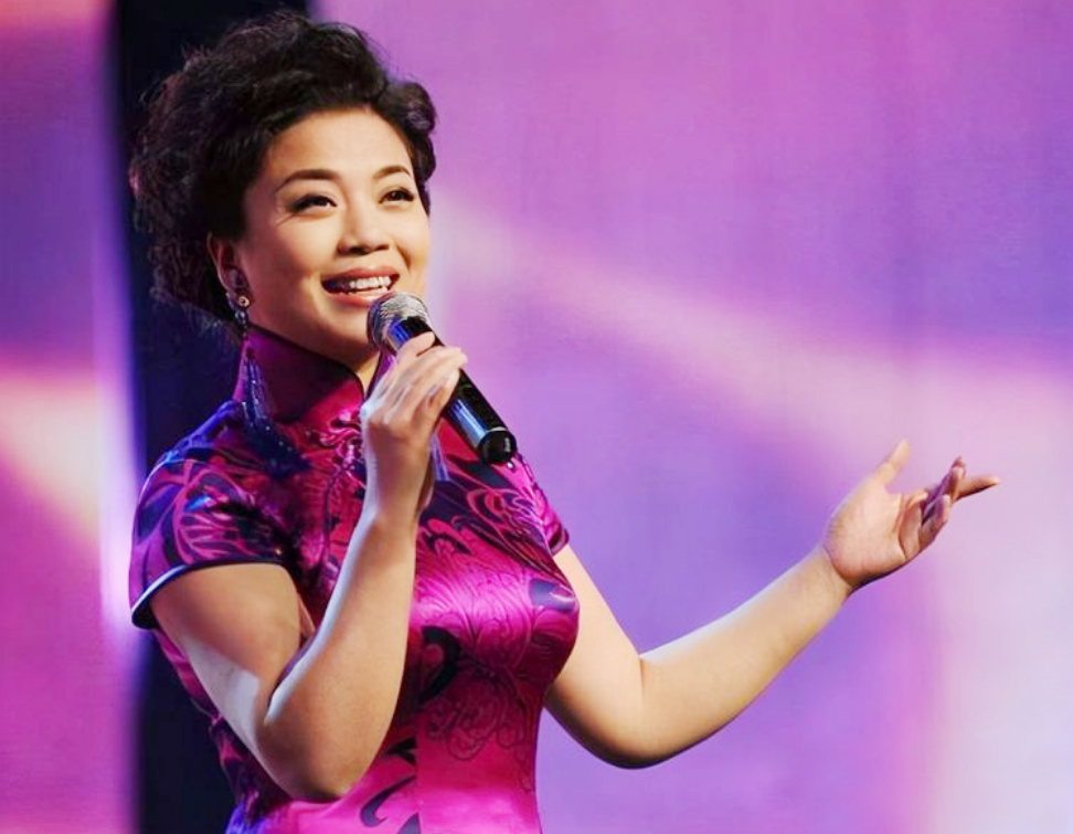 Famous singer Zhang Ye: 27 times on the Spring Festival Gala, 54 years ...