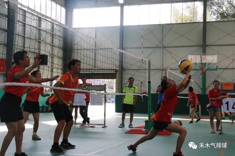 How to correctly perform a back pass in air volleyball? Skill analysis ...