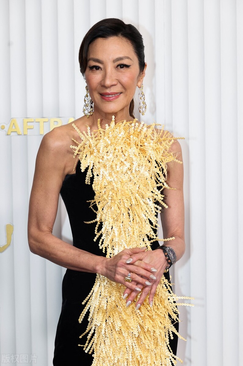 Michelle Yeoh's route is basically the same as that old man in her 70s ...