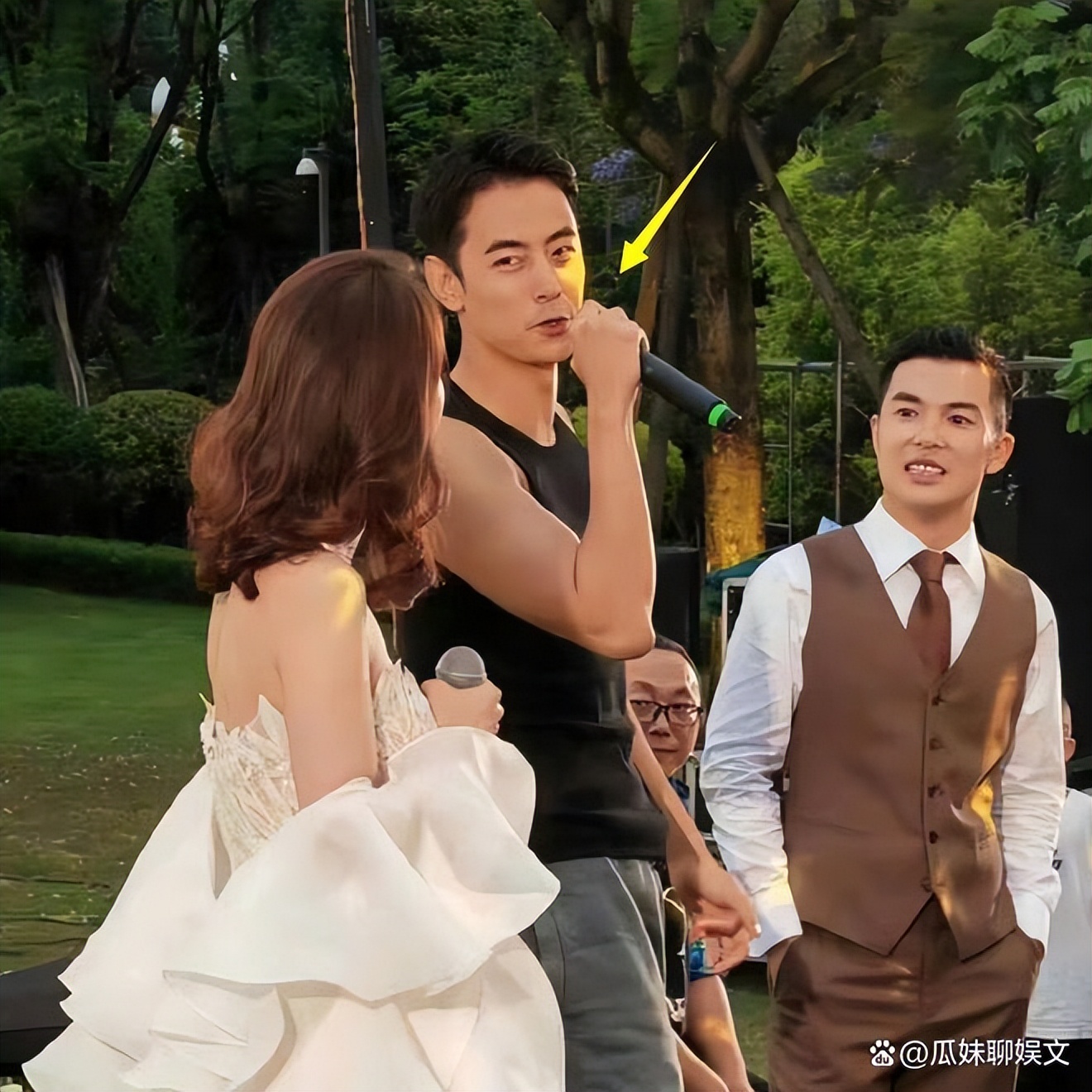 Kan Qingzi was proposed by her boyfriend, and Ji Lingchen was his best man. Different happiness ...