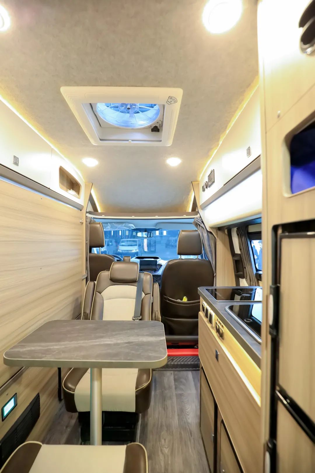 Multi-purpose and low-key comfortable business RV - iNEWS