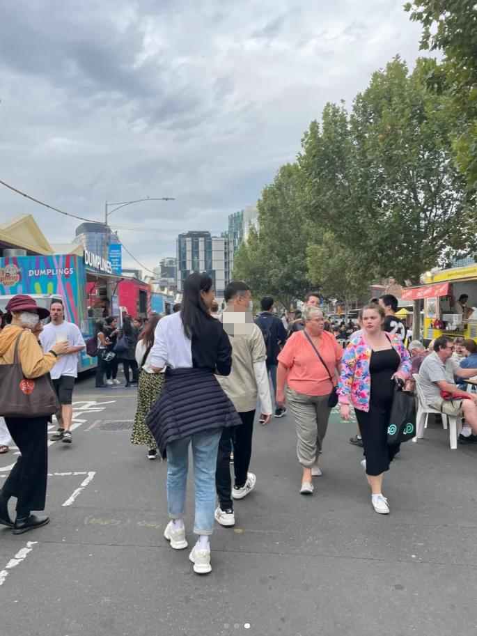 Sun Honglei and his wife appeared in Australia for a date. His wife ...