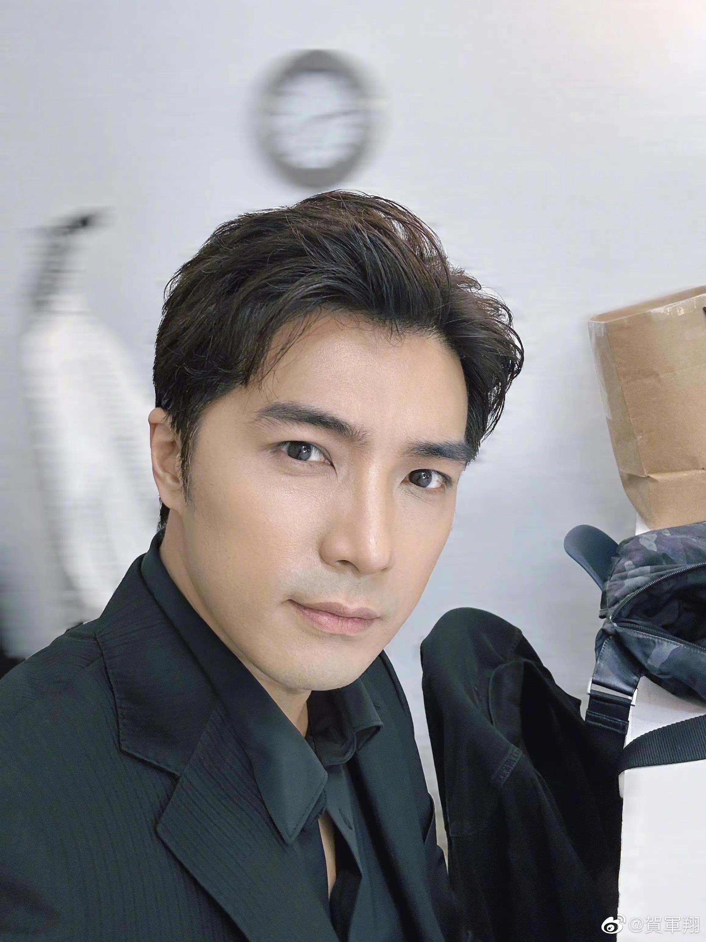 It was revealed that He Junxiang ate it secretly! Tongue kiss with hot girl in the hotel, kiss ...