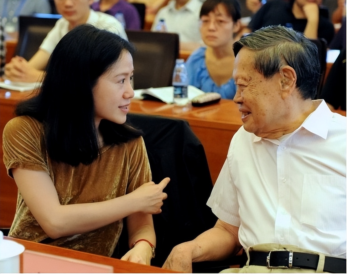 Congratulations to Weng Fan, she has become the most enviable woman - iNEWS