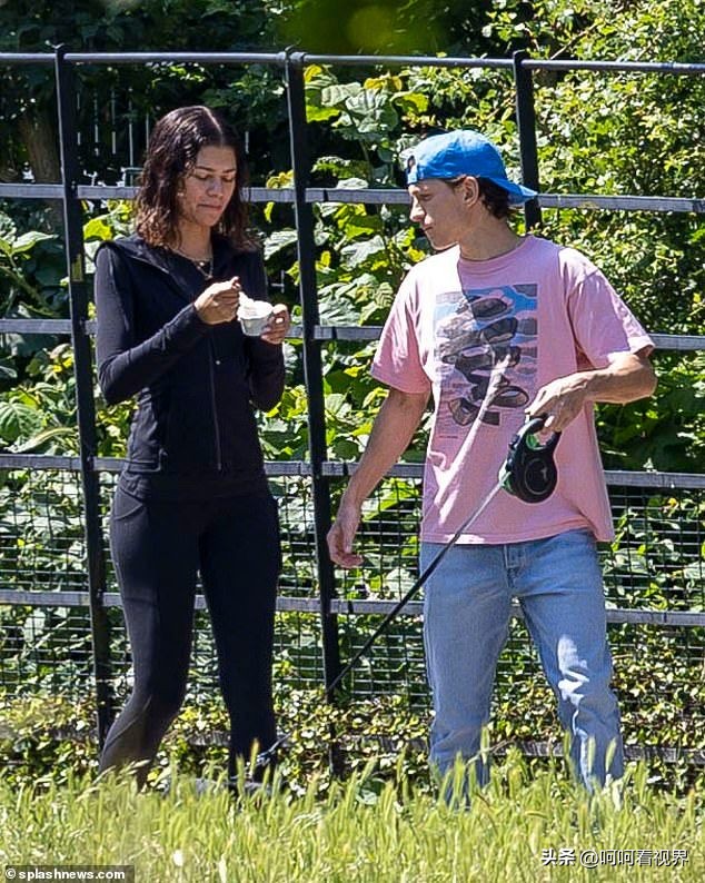 The Spider-Man couple show their love! Sister Zan fed her boyfriend ice ...