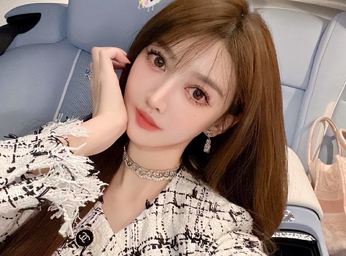 Netizens uncovered the identity of Huang Xiaoming's new girlfriend, Ye ...