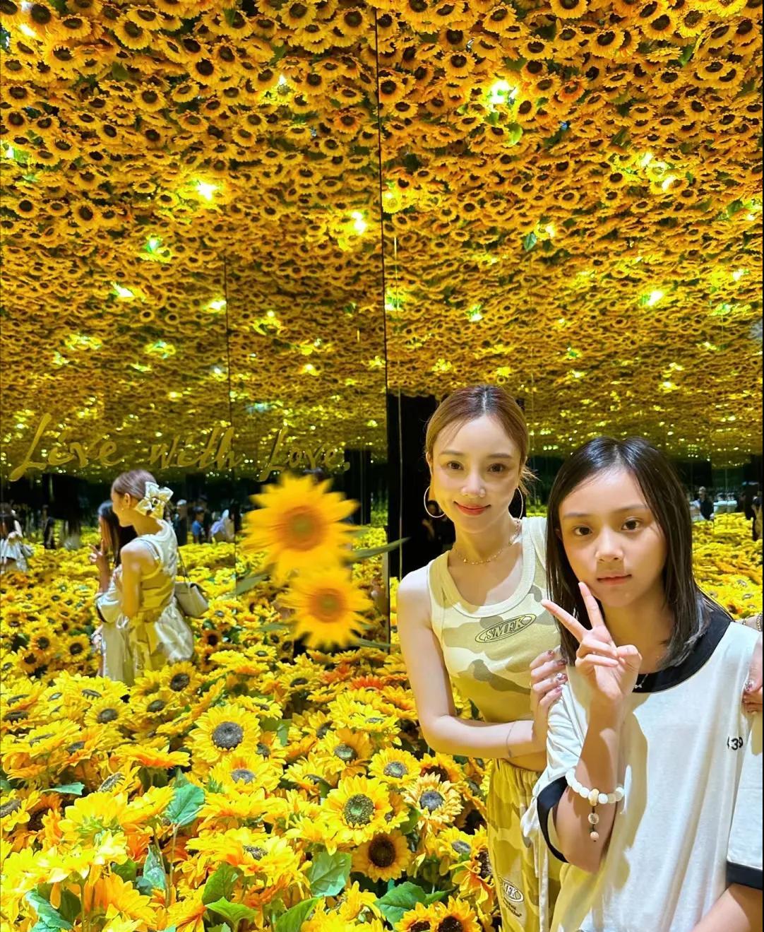 42-year-old Li Xiaolu took 11-year-old Tianxin to the museum, only half ...