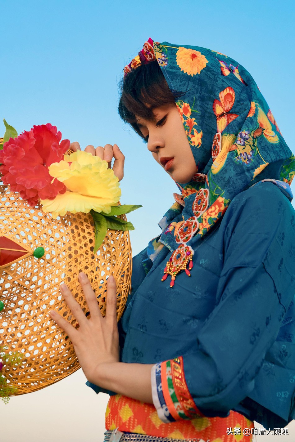 When a female star puts on the costumes of Yupu and Huinu, her ...