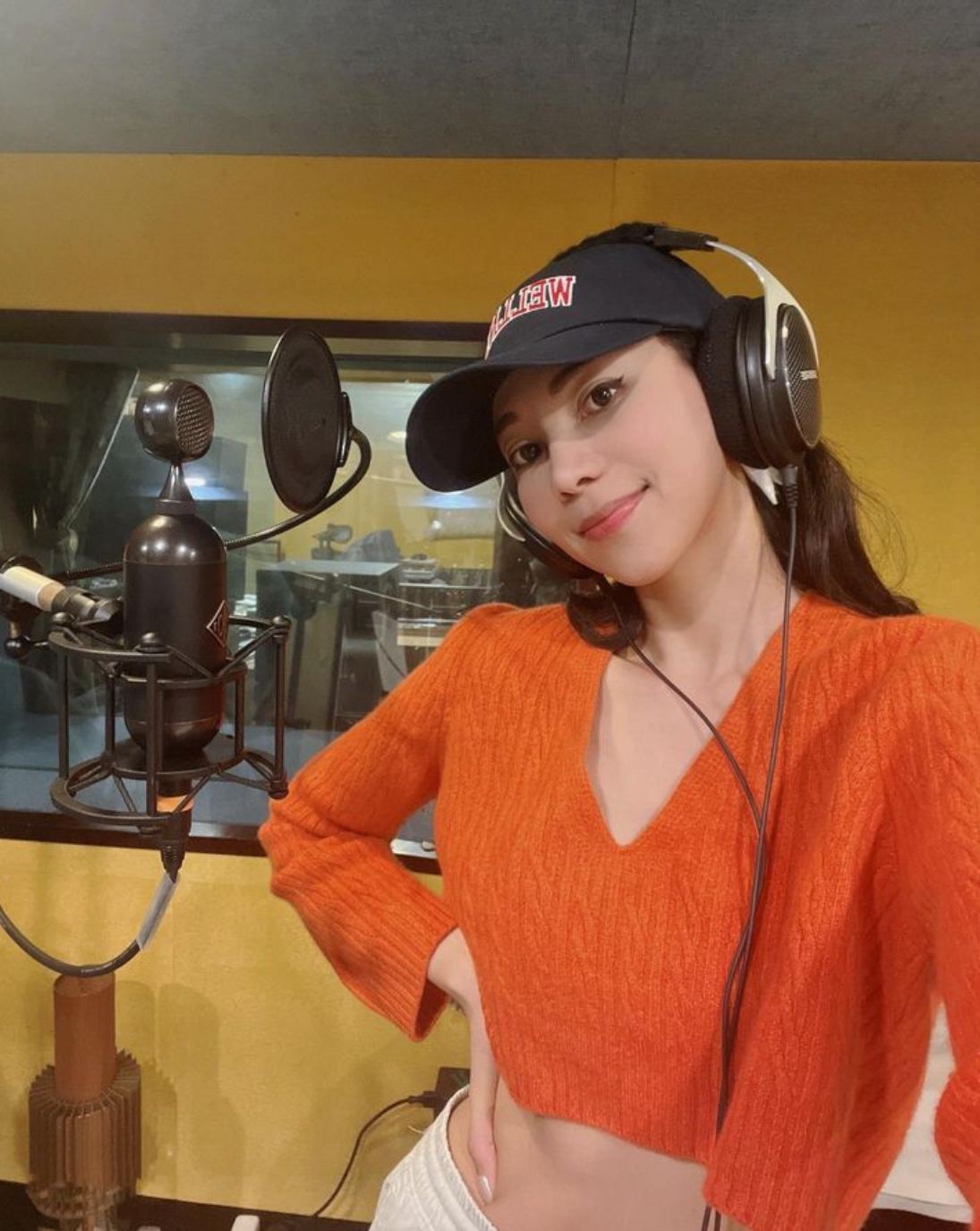 The 35-year-old Hong Kong singer married into a wealthy family and ...