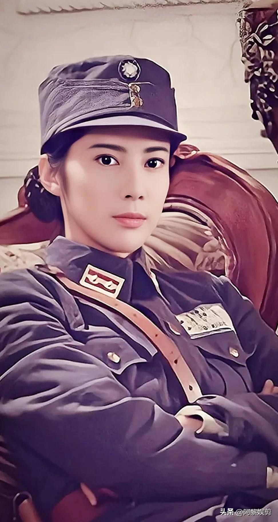 Wang Ke in military uniform is so pretty - iNEWS