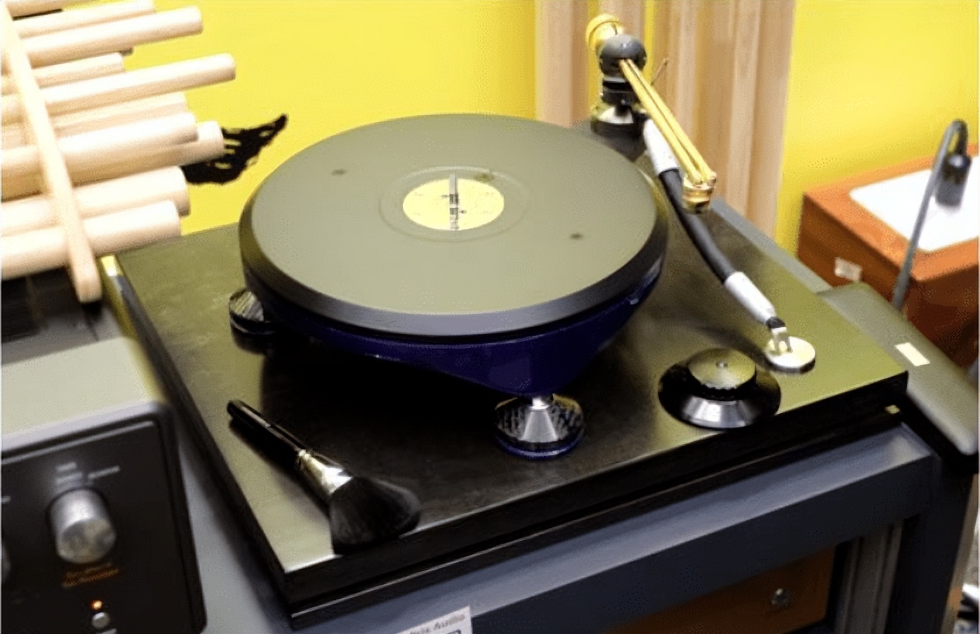 Grand Prix Audio Monaco V3.0 Vinyl Turntable - iNEWS