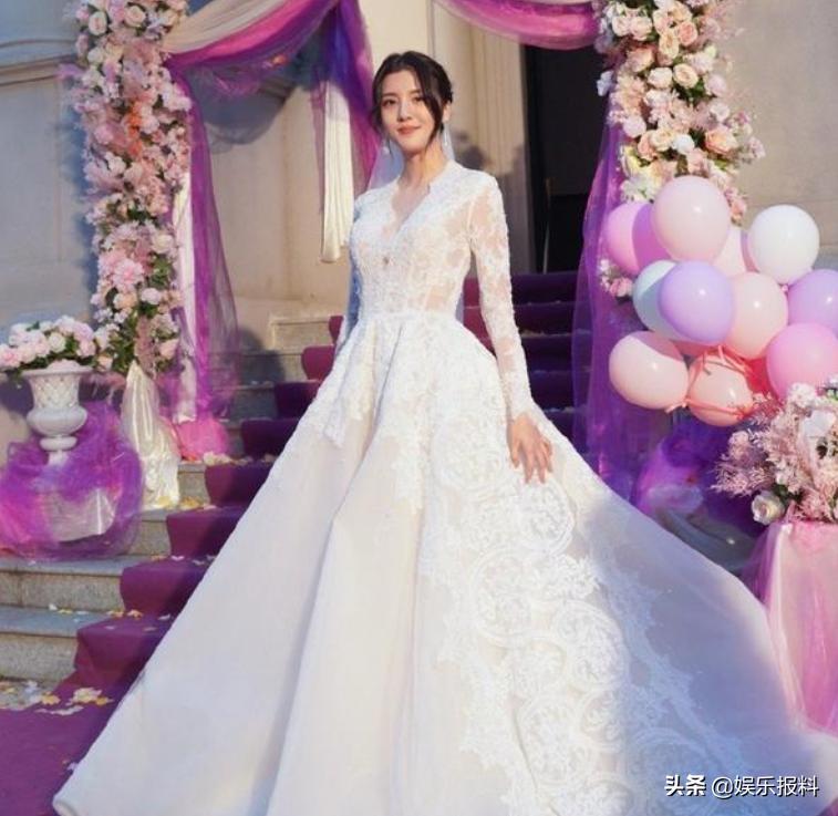 Overpowering Lin Feng's wife?Wu Qianyu's wedding dress is so beautiful ...