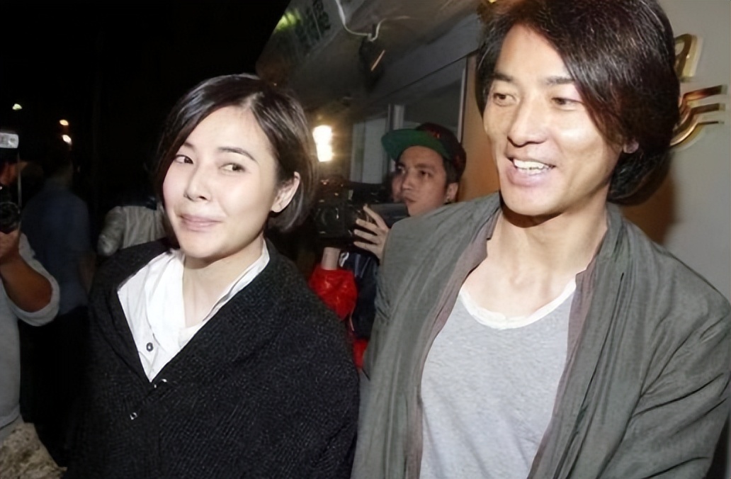 Ekin Cheng and his wife rarely get together. At the age of 54, he is ...