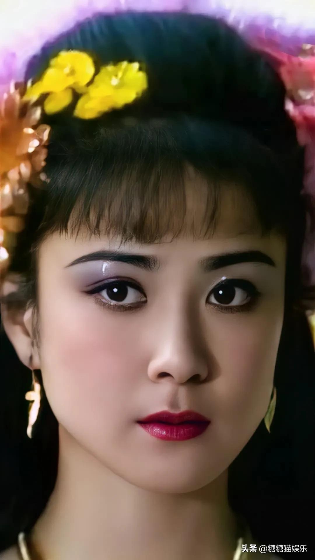 Fu Yiwei: Alluring the country and the city, beautiful as a flower - iNEWS