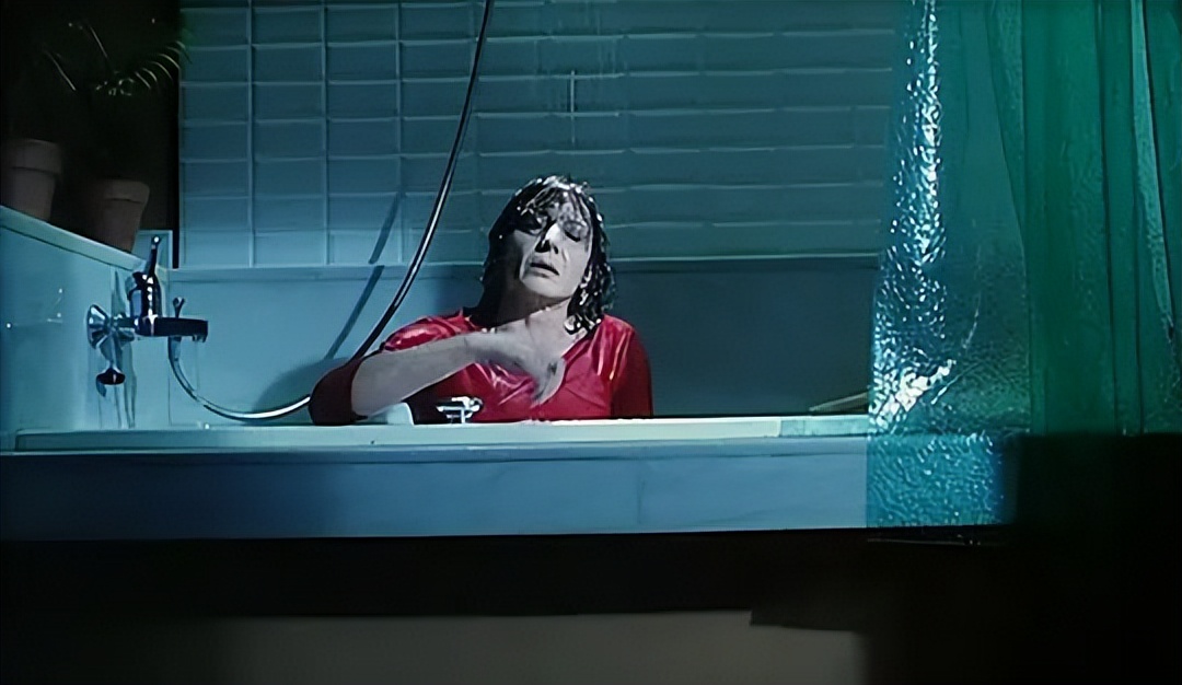 How to explore female identity, emotional needs and social pressure ...