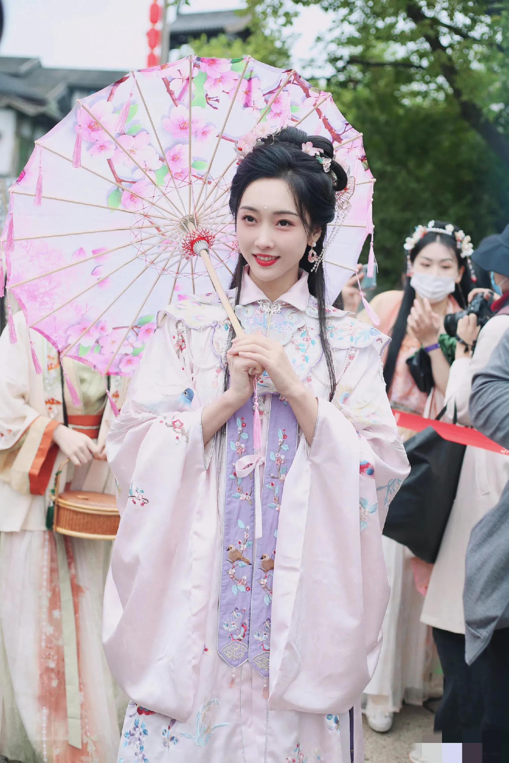 Xuanlu Hua Fairy's national style style, bright and out of the dust, so ...