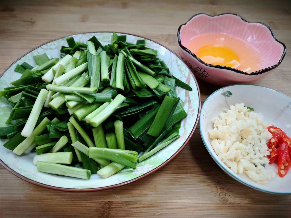 Spinach shepherd's purse is out of date in April. This dish is in ...