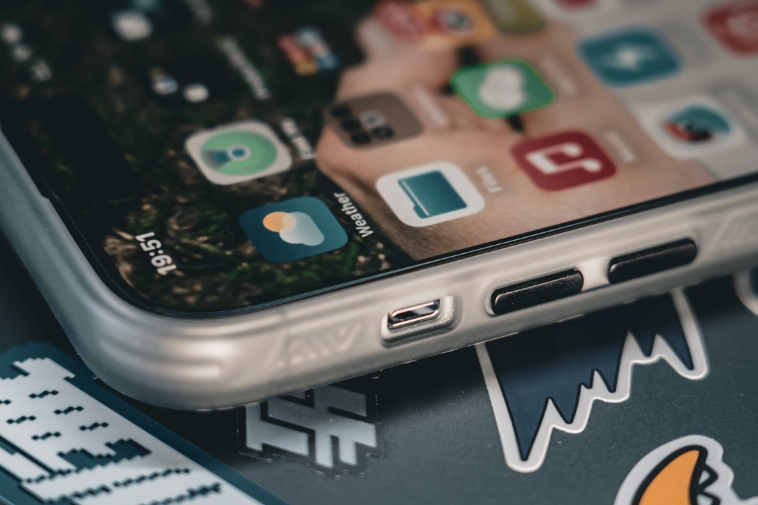 Benks x CASEBANG joint rabbit mobile phone case, that is, Benks joint ...