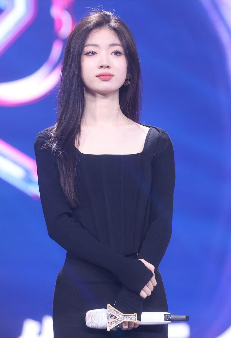 Among the five outstanding singers in the music world, is there any ...