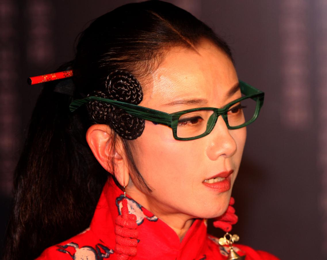 Yang Liping weighs less than 90 catties when she eats food with her, is ...