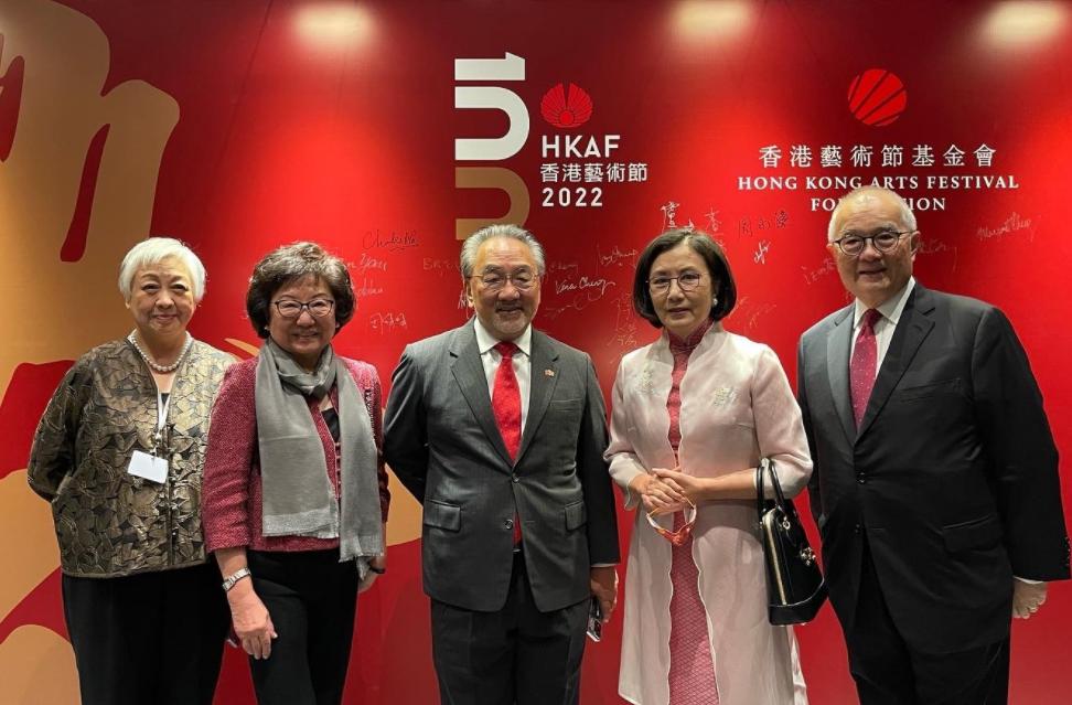 Wang Mingquan attended the dinner, and at the age of 75, he wore a red ...