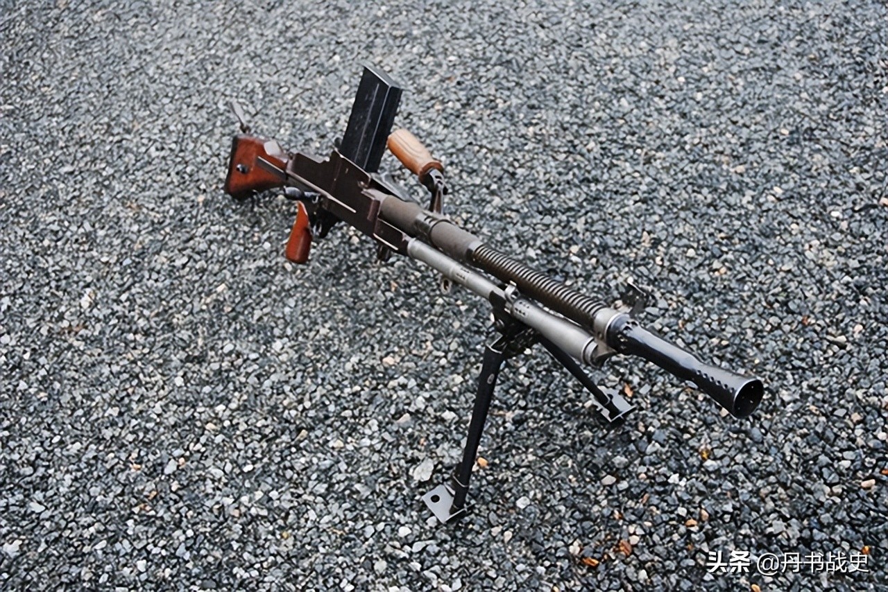 There are many family members of the ZB26 Czech light machine gun, how ...