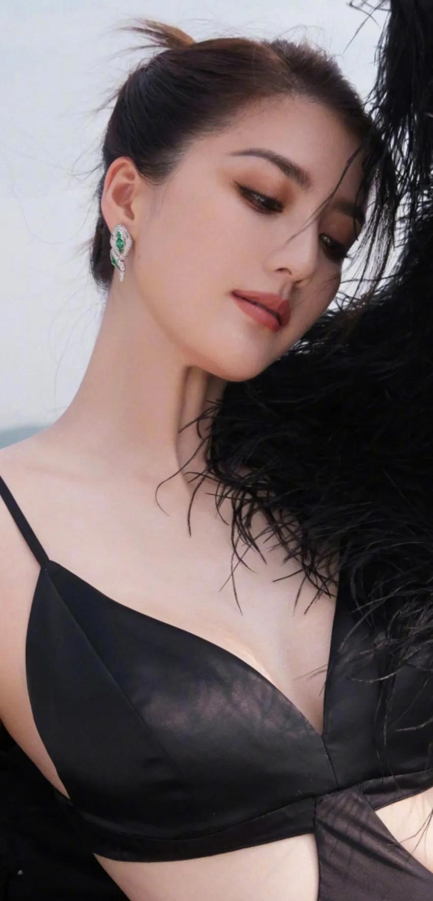 Hong Kong actress Karena Ng is sexy and charming - iNEWS