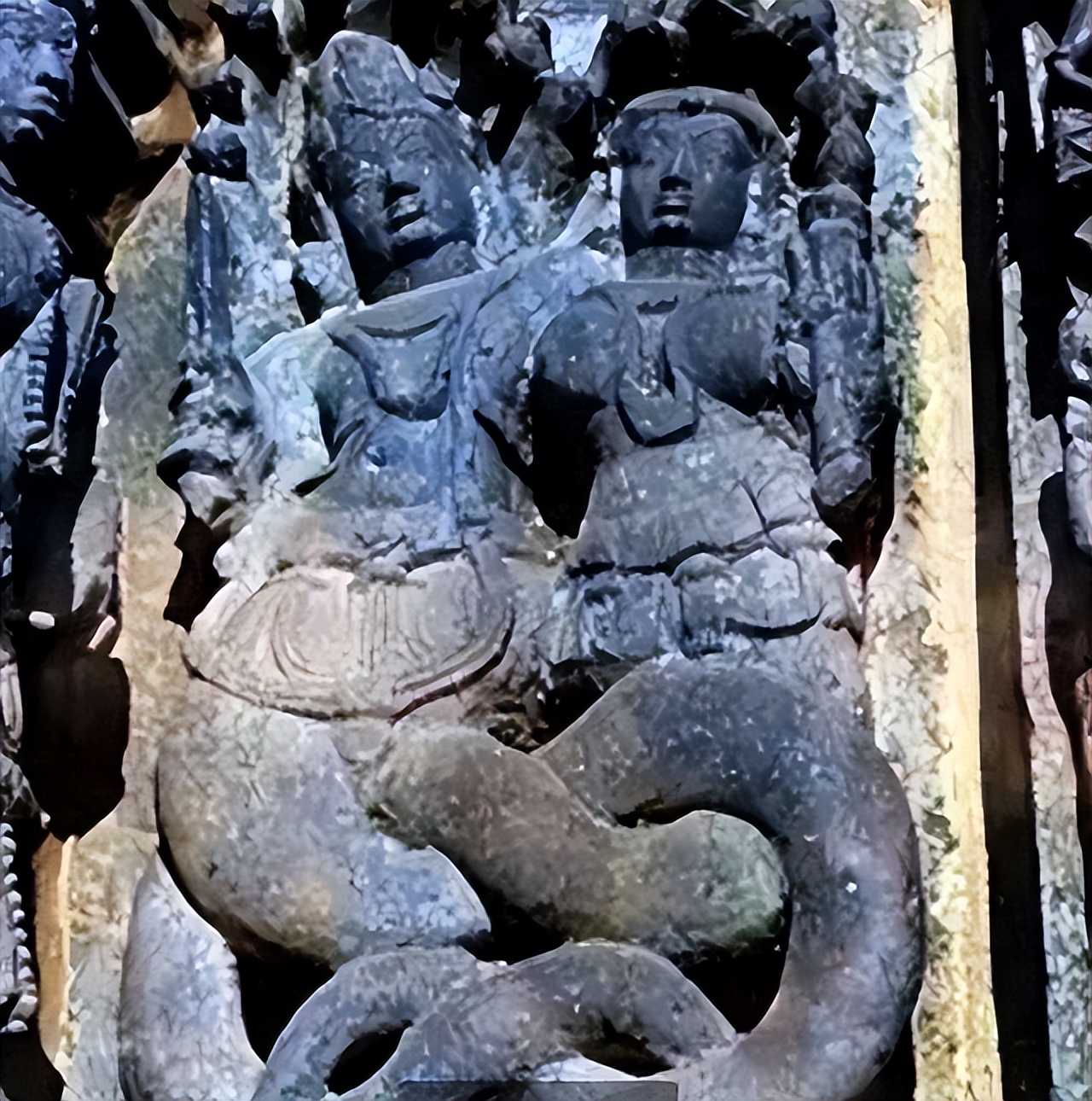 In the portrait of Fuxi and Nuwa, what are they holding "rules"? - iNEWS
