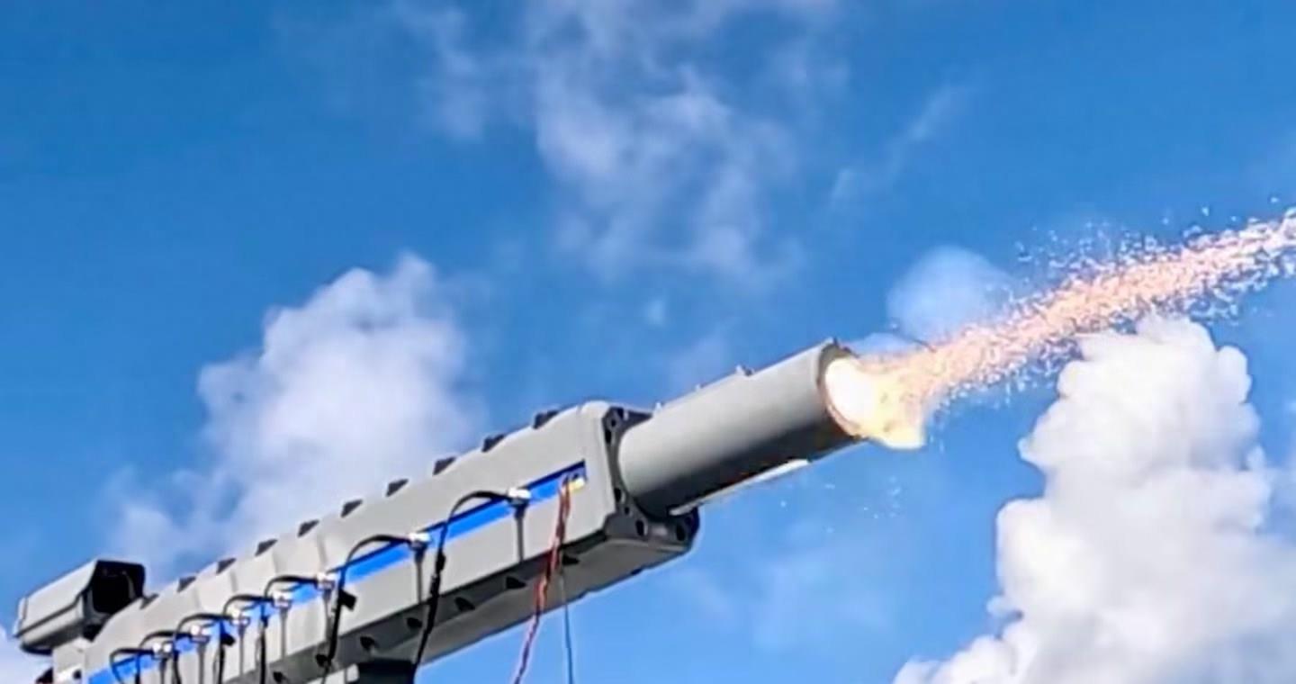Shocking! Video of Japan's first test-fire of electromagnetic gun ...