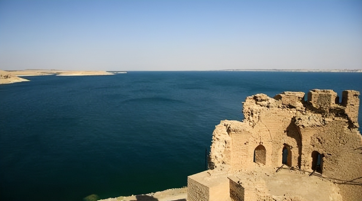 An introduction to the Euphrates, how it is geographically located ...