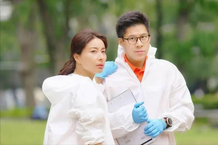 Huo Qigang's family went on a trip, the three children's faces were exposed, and Guo Jingjing's ...