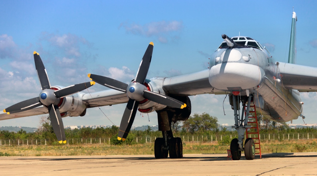How fierce is the Figure 95 strategic bomber? Carrying 25 tons of bombs ...