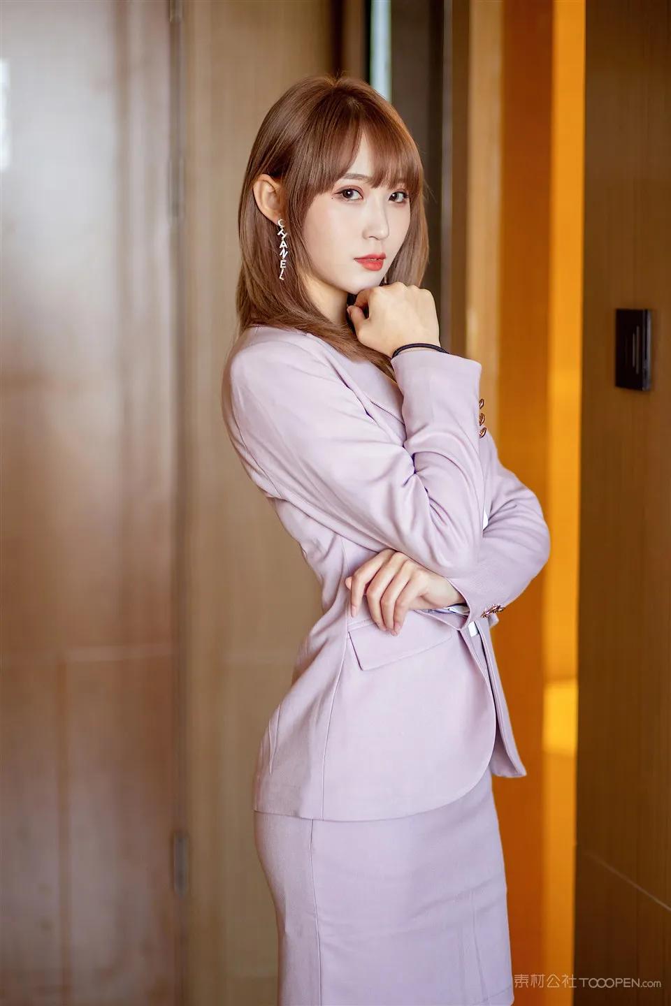 The latest photo album of beautiful model Zhou Muxi - iNEWS