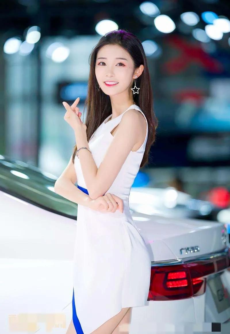 Li Liangliang, the most beautiful car model in 2022 - iNEWS