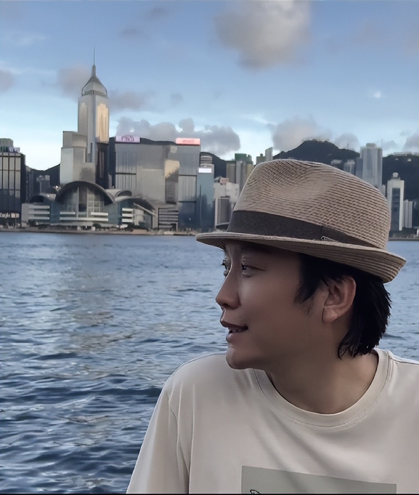 45-year-old Li Yugang appeared in Hong Kong, dressed in a low-key ...