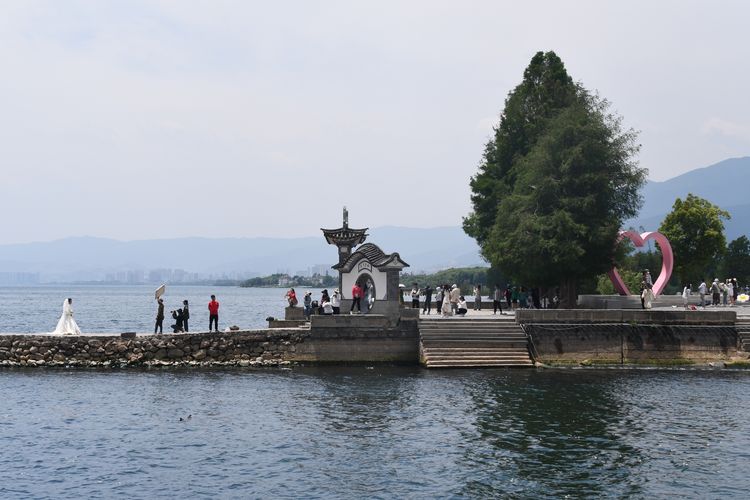 Meet YourselfChasing Wind - iNEWS