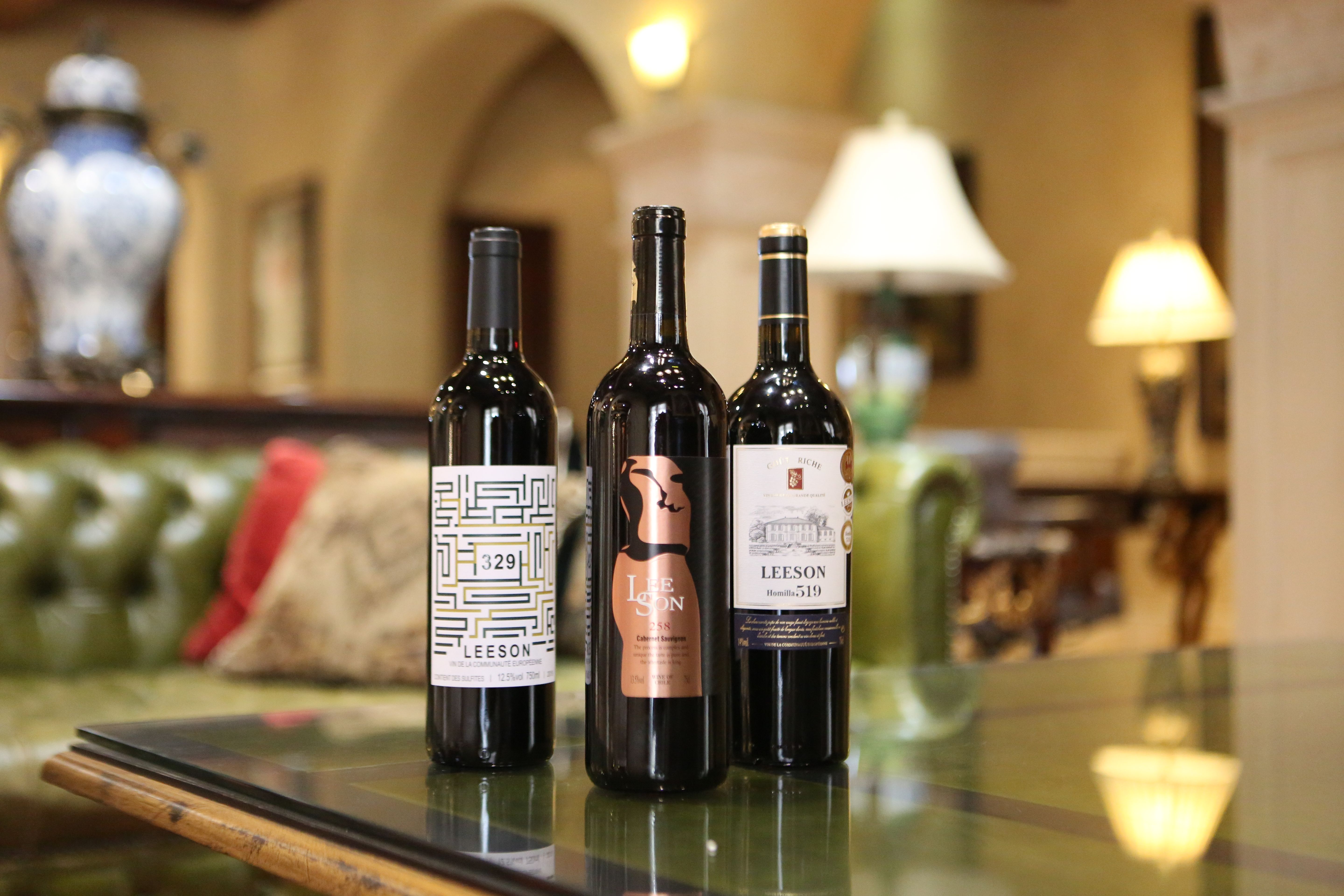 Leisheng red wine is luscious and mellow, with fragrant teeth and ...