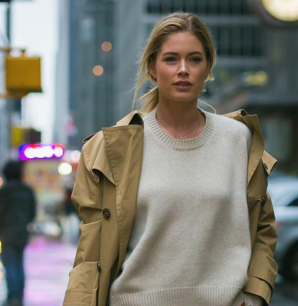 Windbreaker in autumn, wear a windbreaker with jeans to look more chic ...