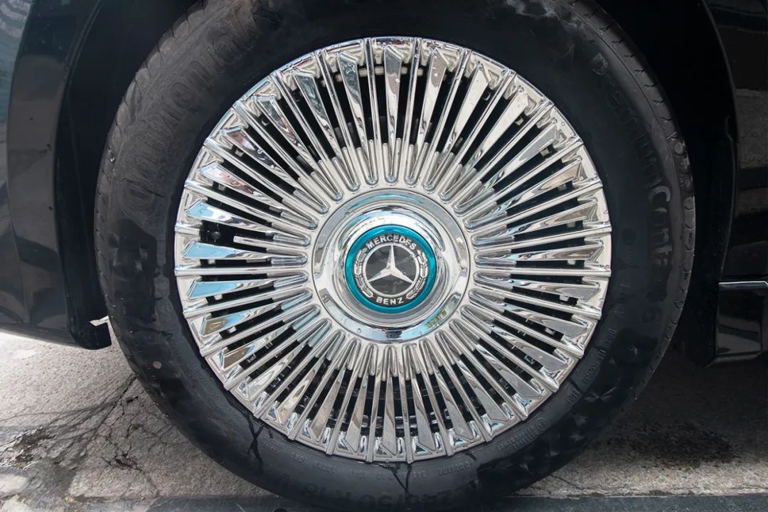 Brand new straight waterfall style grille with luxurious top interior ...